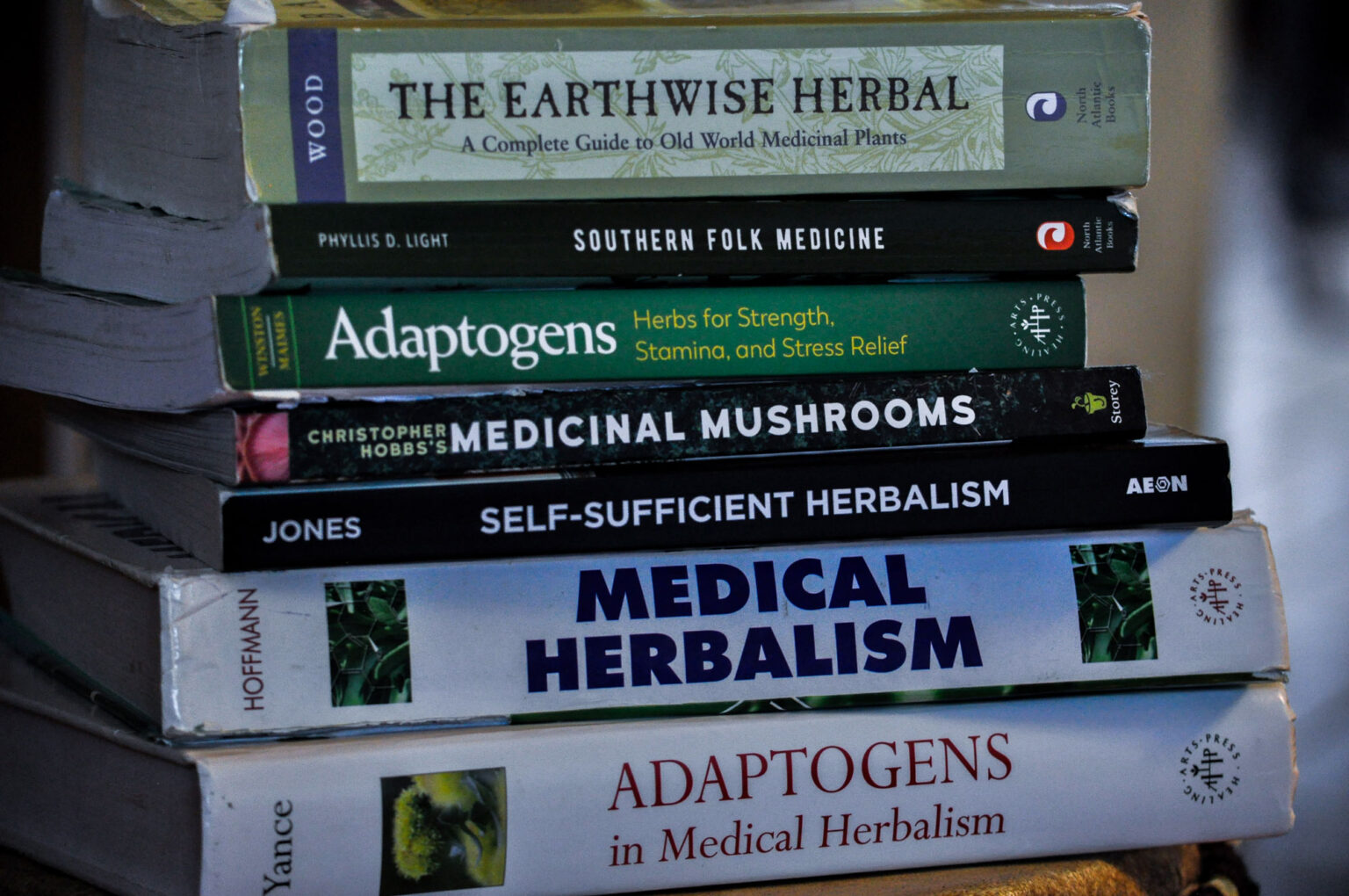 Favorite Herbal Medicine Books to Keep on the Shelf - Christian Herbal ...
